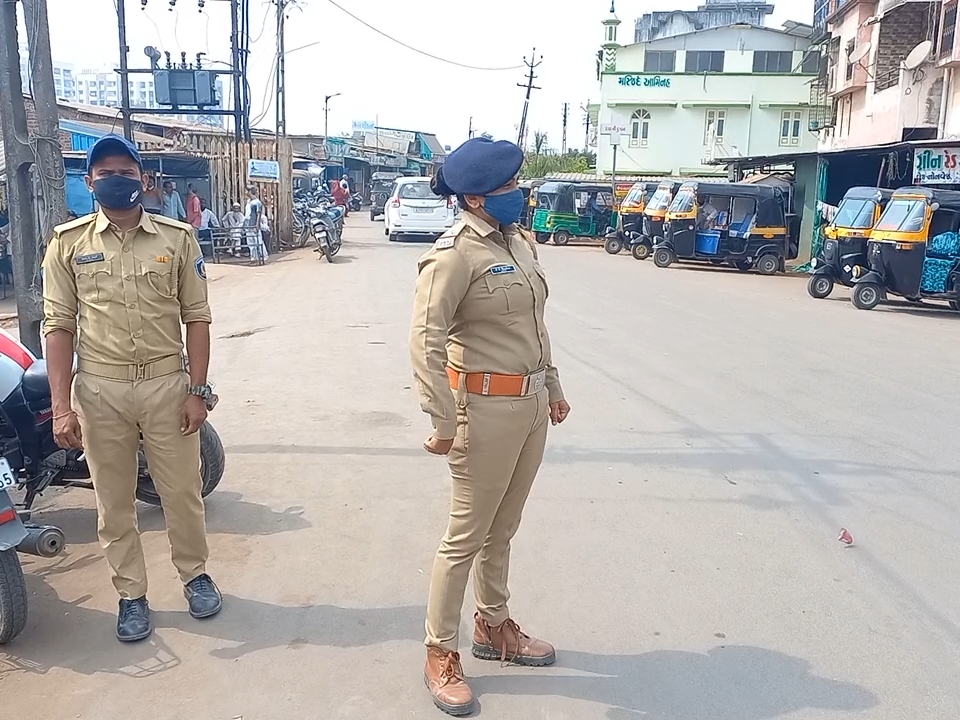 A 14-year-old girl living in Vapi taluka was abducted at midnight ...