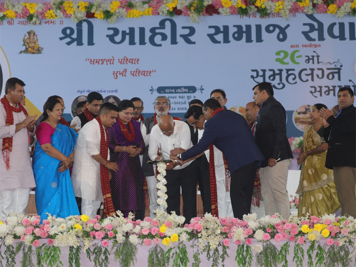 238 newly married couples in Samuhalagna organized by Ahir Samaj take ...