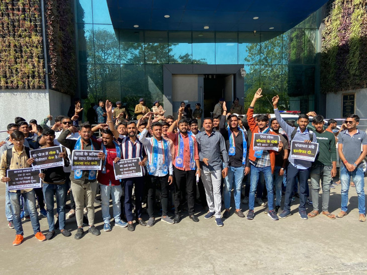 rajkot NSUI protest again paper leaked in rajkot | NSUIનો ઉગ્ર વિરોધ ...