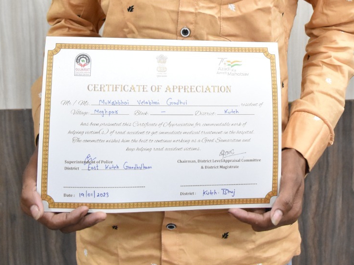 Gandhidham's Mukesh Gadhvi is giving life to the accident victims; Abad ...