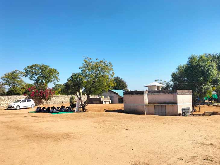 203 students are forced to study sitting in the open in Sarva Primary ...