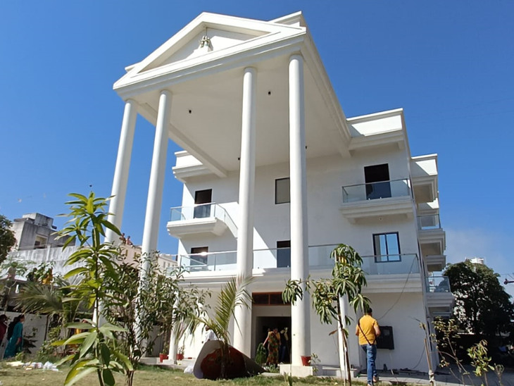 Bhumafia built a 3-storied palatial bungalow on a 100-crore government ...