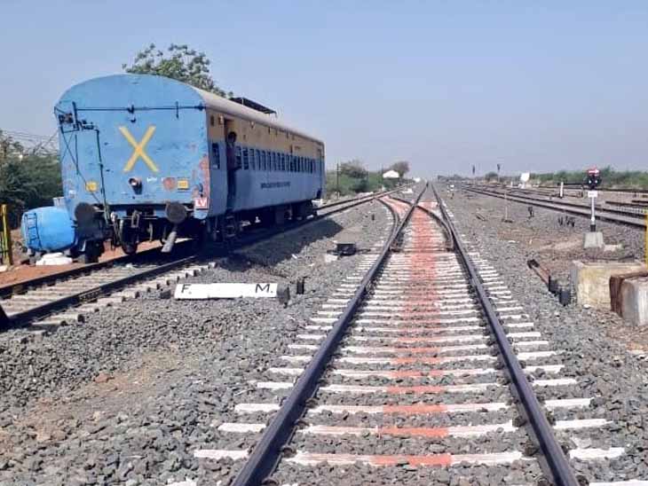 Railway electrification work between Mahuwa to Rajula finally completed ...