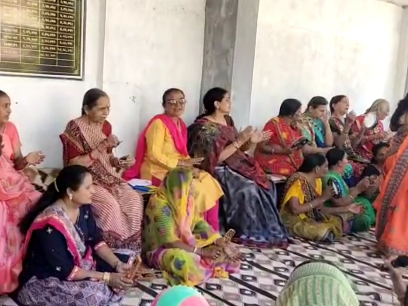 A bhajan program by women at Vairagi Vaikunth Dham, Malpur, Aravalli ...
