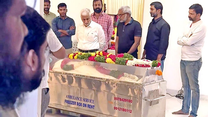 Breathing his last in hospital after 23 days of treatment, Tarak Ratna ...