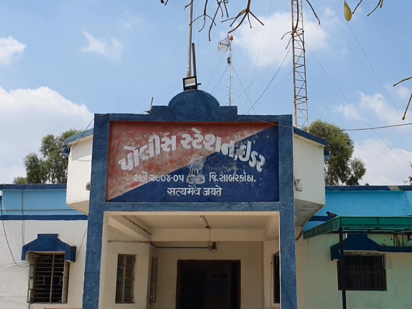 Mobile stolen from the bus stand of Berana and Idar in Himmatnagar ...