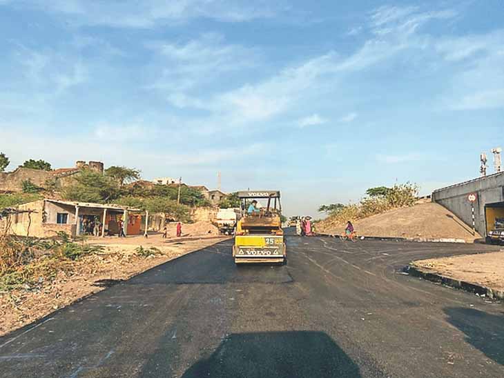 The road from Samkhiali to Santalpur is being repaired at a cost of 80 ...