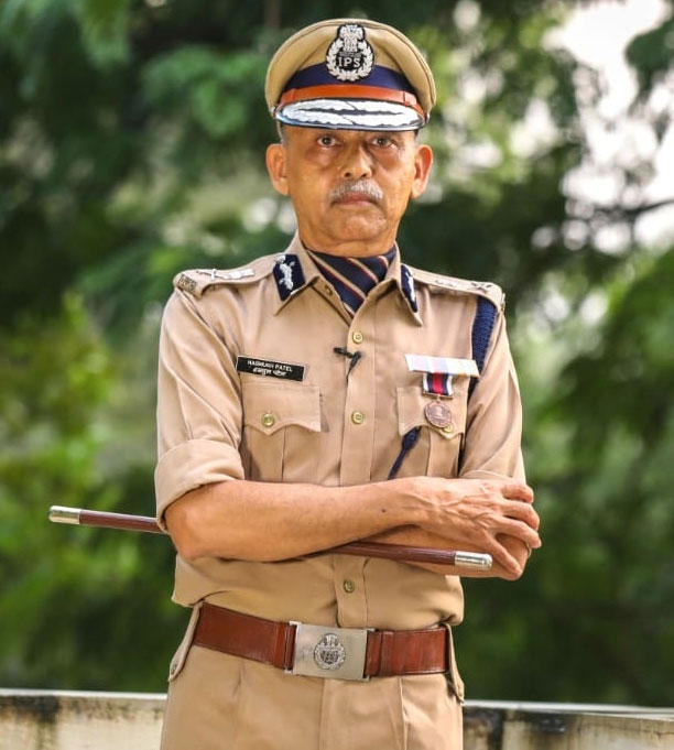 Meet Gujarats ips and gpssb chairman hasmukh patel | આ છે સરકારના ટ્રબલ ...
