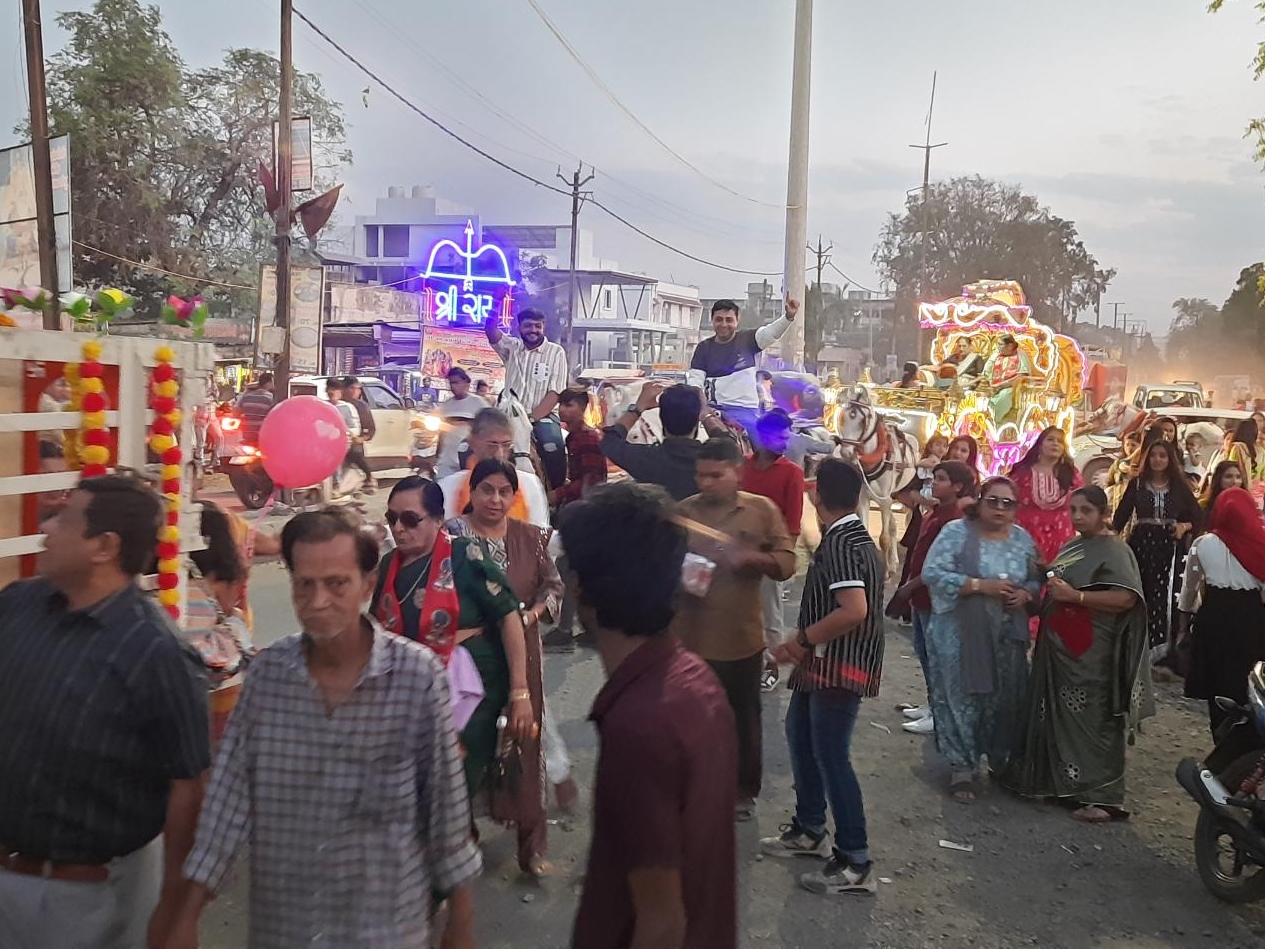 A large number of people from the Sindhi community gathered at the ...