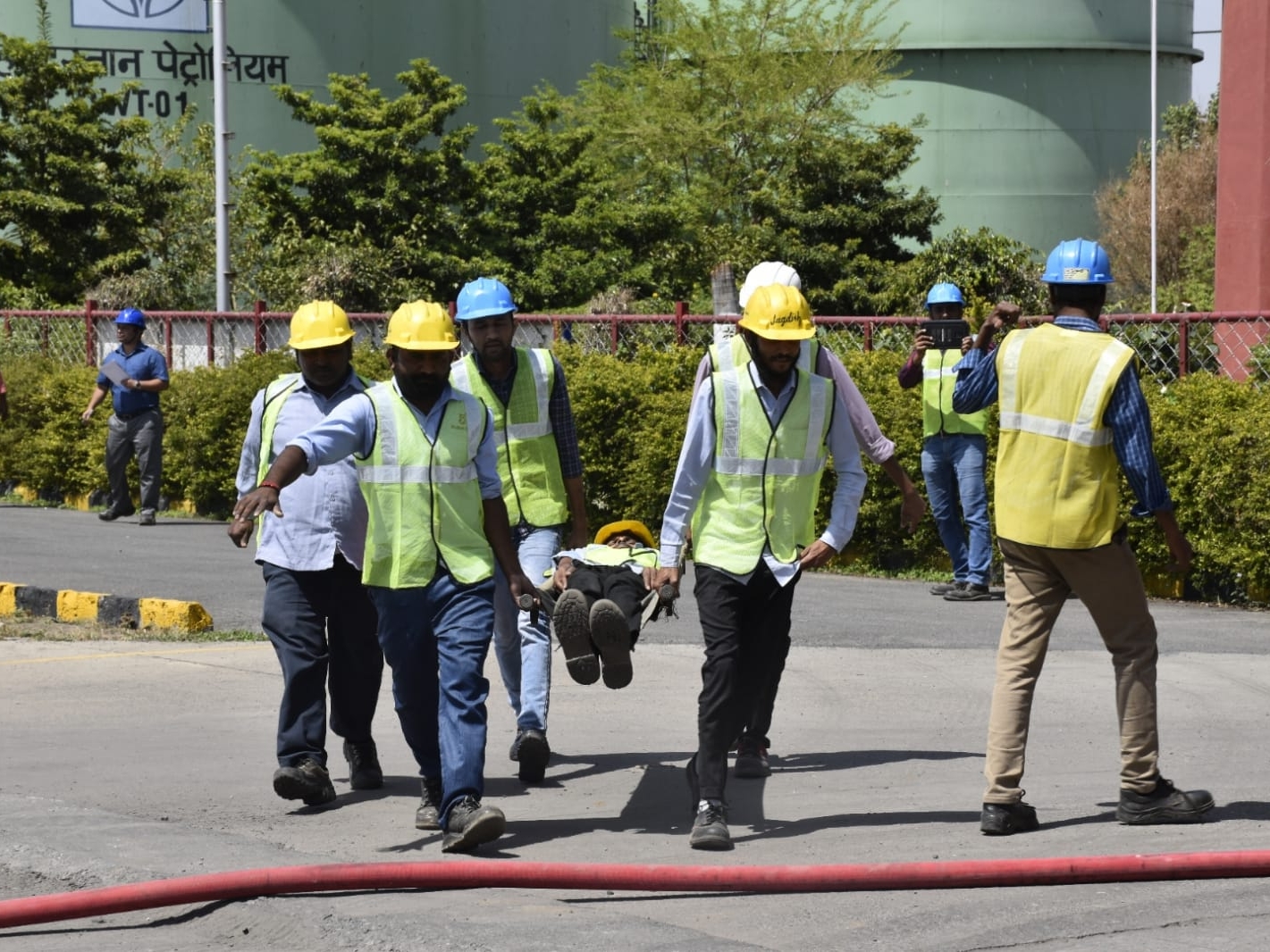 Pipeline leakage at Chandisar HPCL terminals catches fire, emergency ...