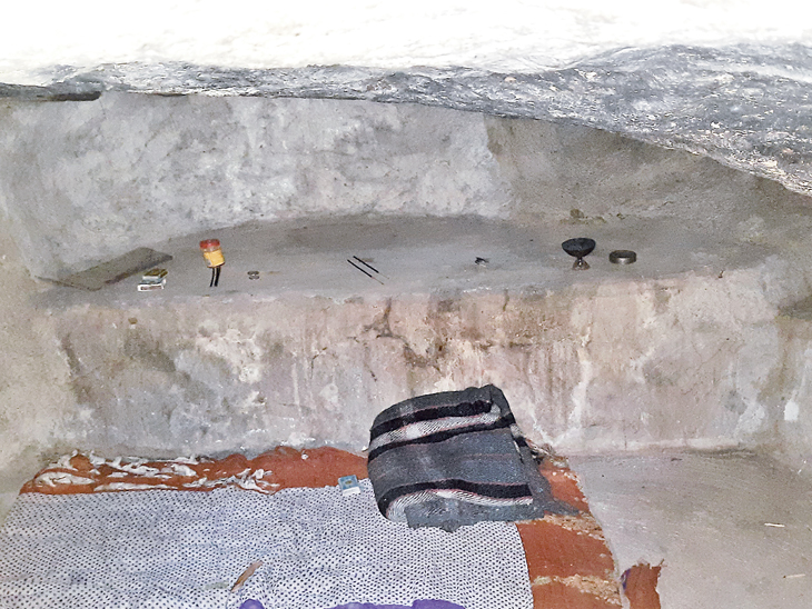 Dwarf Cave; Swami Vivekananda did sadhana here 3 times