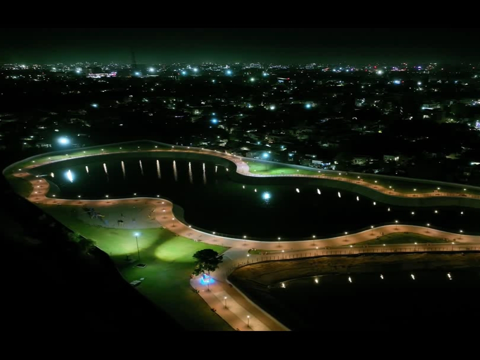 Swarnim Lakeview in Ankleshwar lit up with colorful lights, watch ...