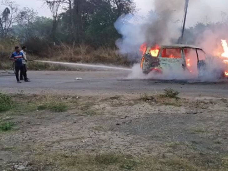 ડુંગરી-સોનવાડા હાઇવે ઉપર કારમાં AC ચાલુ રાખી ચાલક ઊંઘી ગયો, અચાનક આગ ...