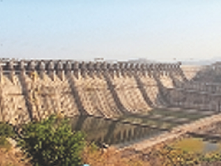 Narmada dam construction rose 16.76 meters in 9 years