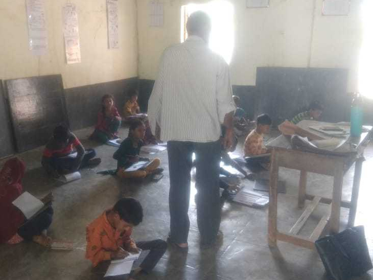 A teacher among 55 children has to be accommodated in a single room ...