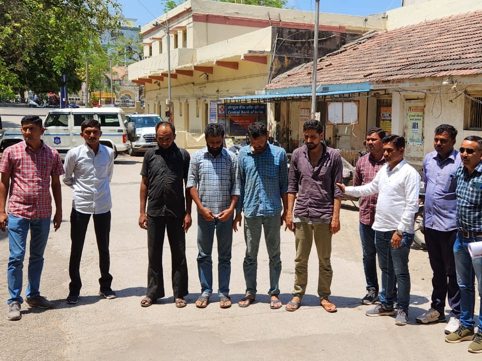 Police arrested 4 persons of Talpatri gang of Godhra in case of theft ...