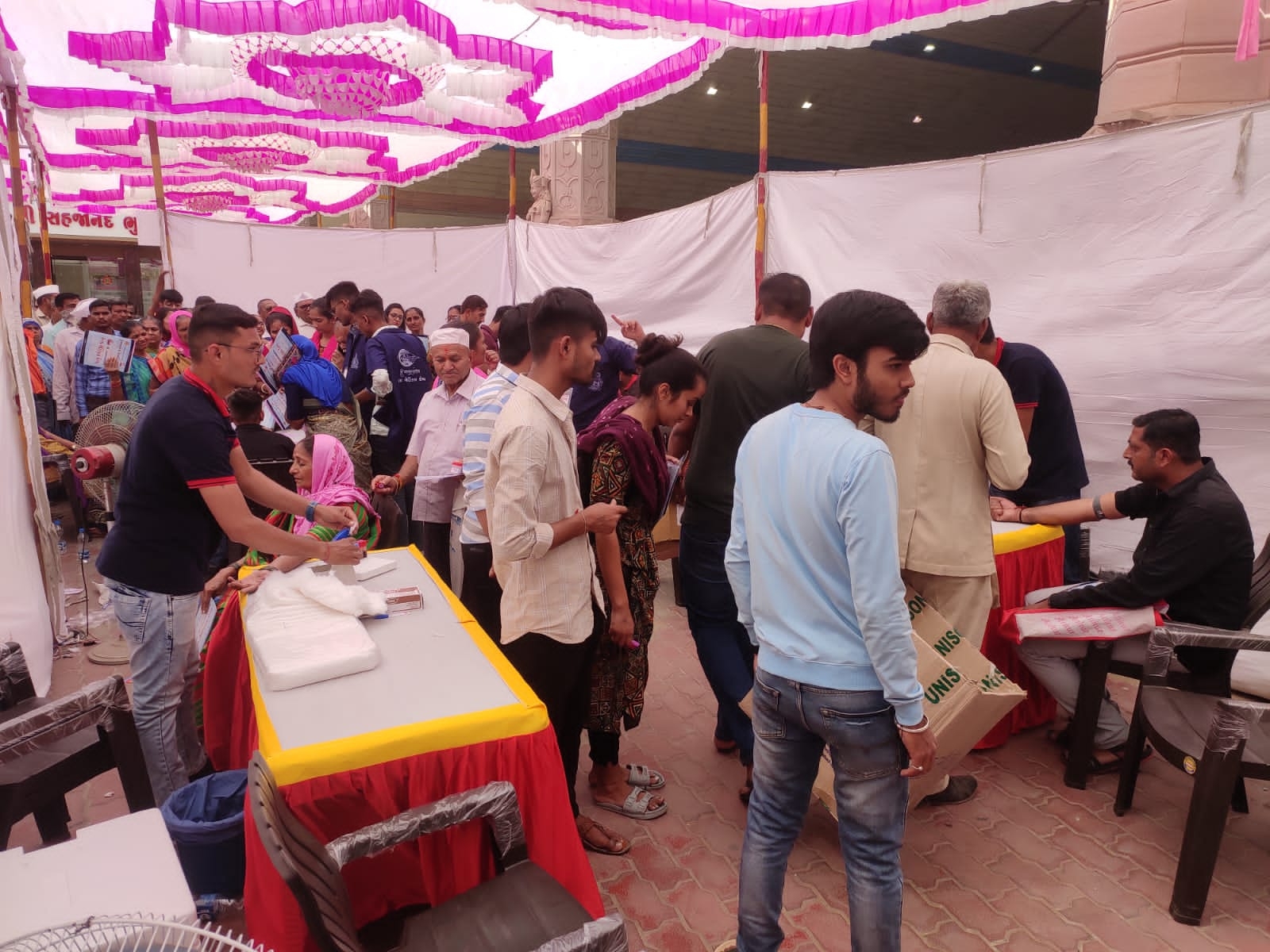 5286 people benefited from the camp held in Bhuj Swaminarayan Temple on ...
