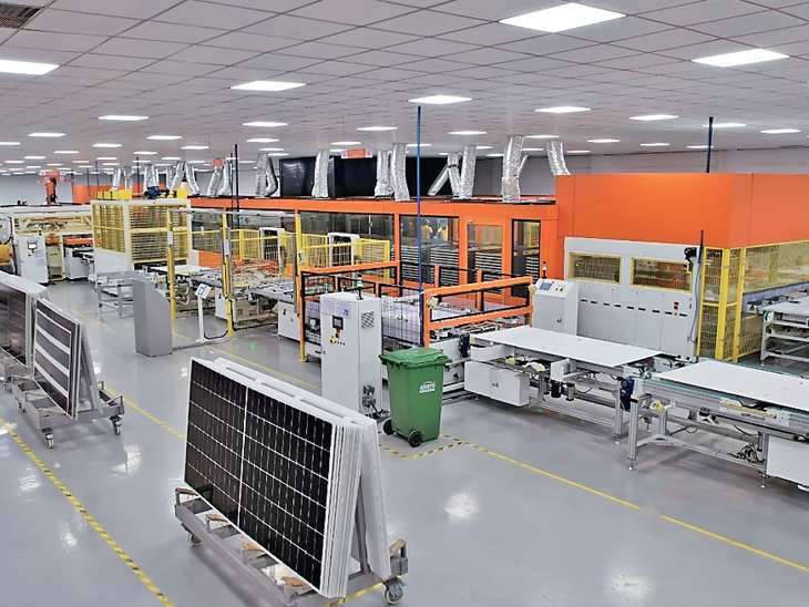 Surat's solar panels generate electricity worth 30 thousand crores a ...