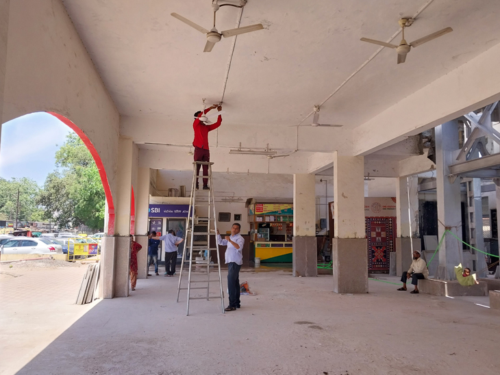 Anand Railway Platform No. 6 CCTV cameras fitted overnight at 1 ...