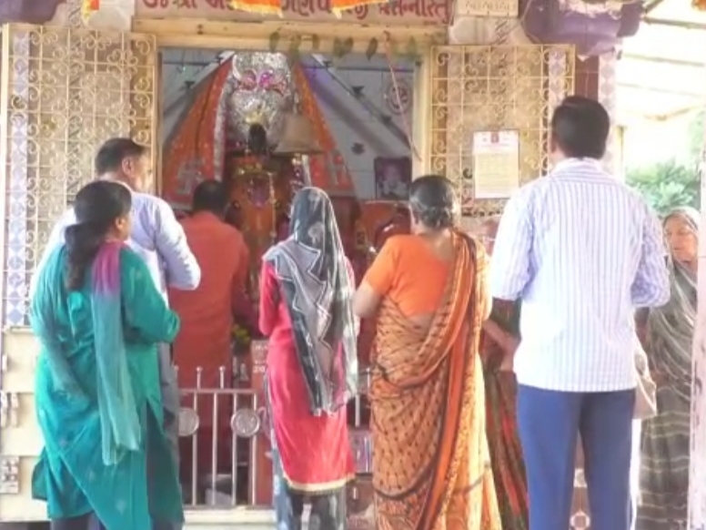 Gujarat's only straight-nosed and single-tooth Ganapati temple at ...