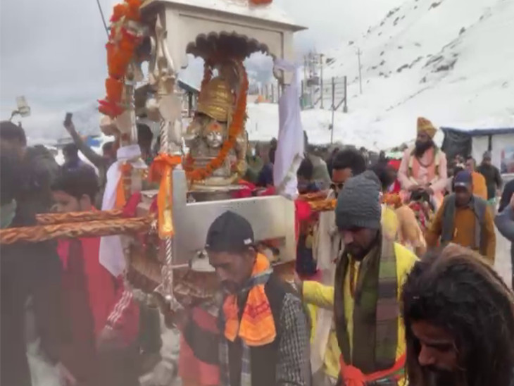 Members of Team Revolution from Vadodara decorated the entire Kedarnath ...