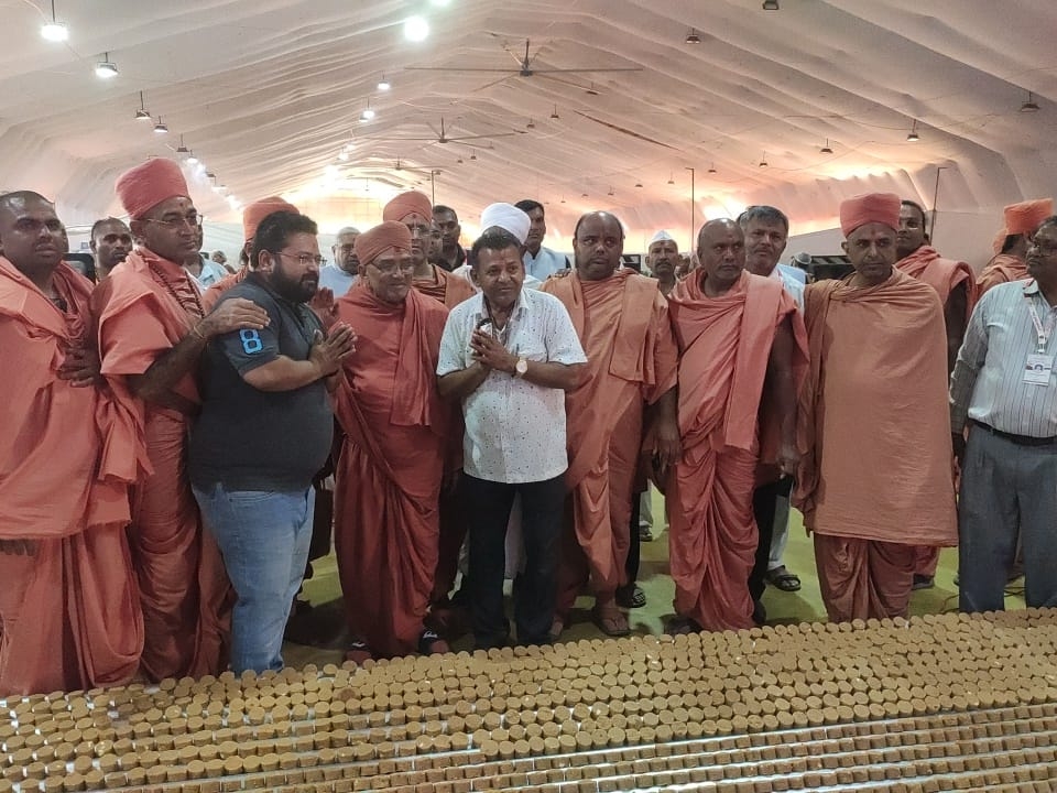 More than two and a half lakh devotees are availing food prasad with ...