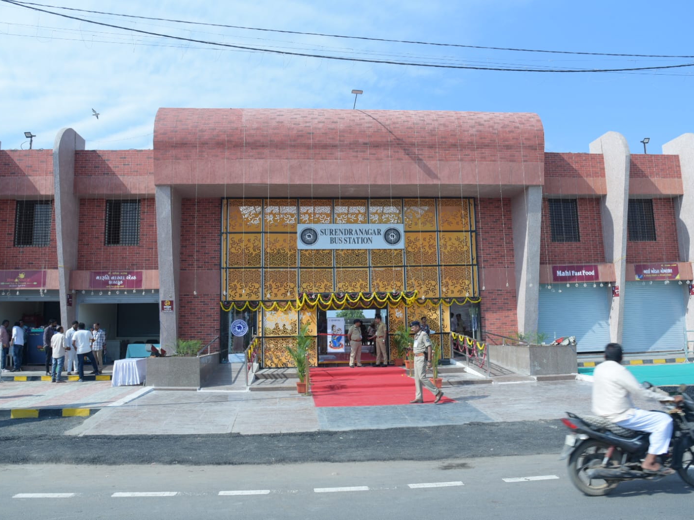 The bus station prepared at a cost of six and a half crores in ...