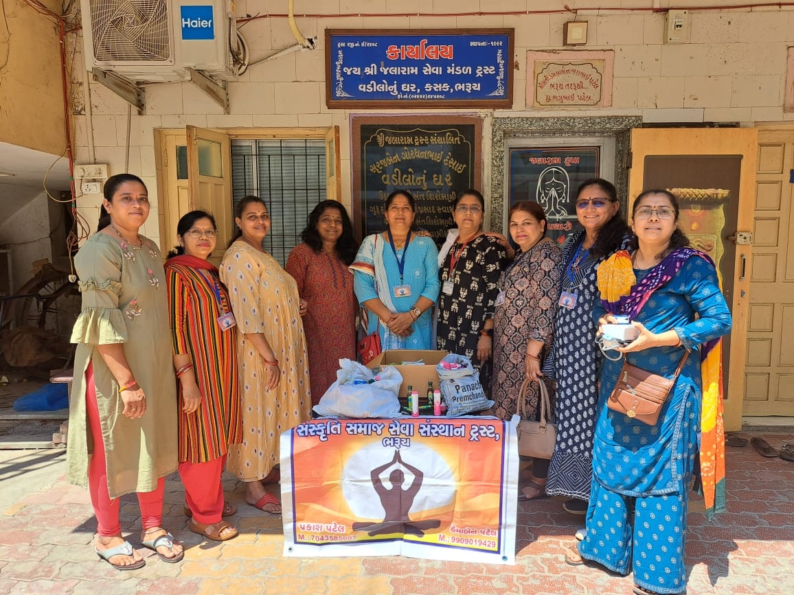 Bharuchna Samaj Seva Sansthan Trust distributed Swadeshi kits at Kasak ...