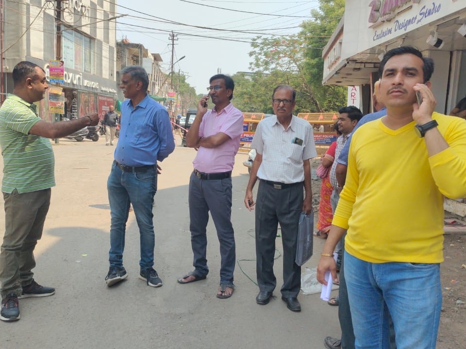 Traders' opposition to the start of laying paver blocks on Sevashram ...