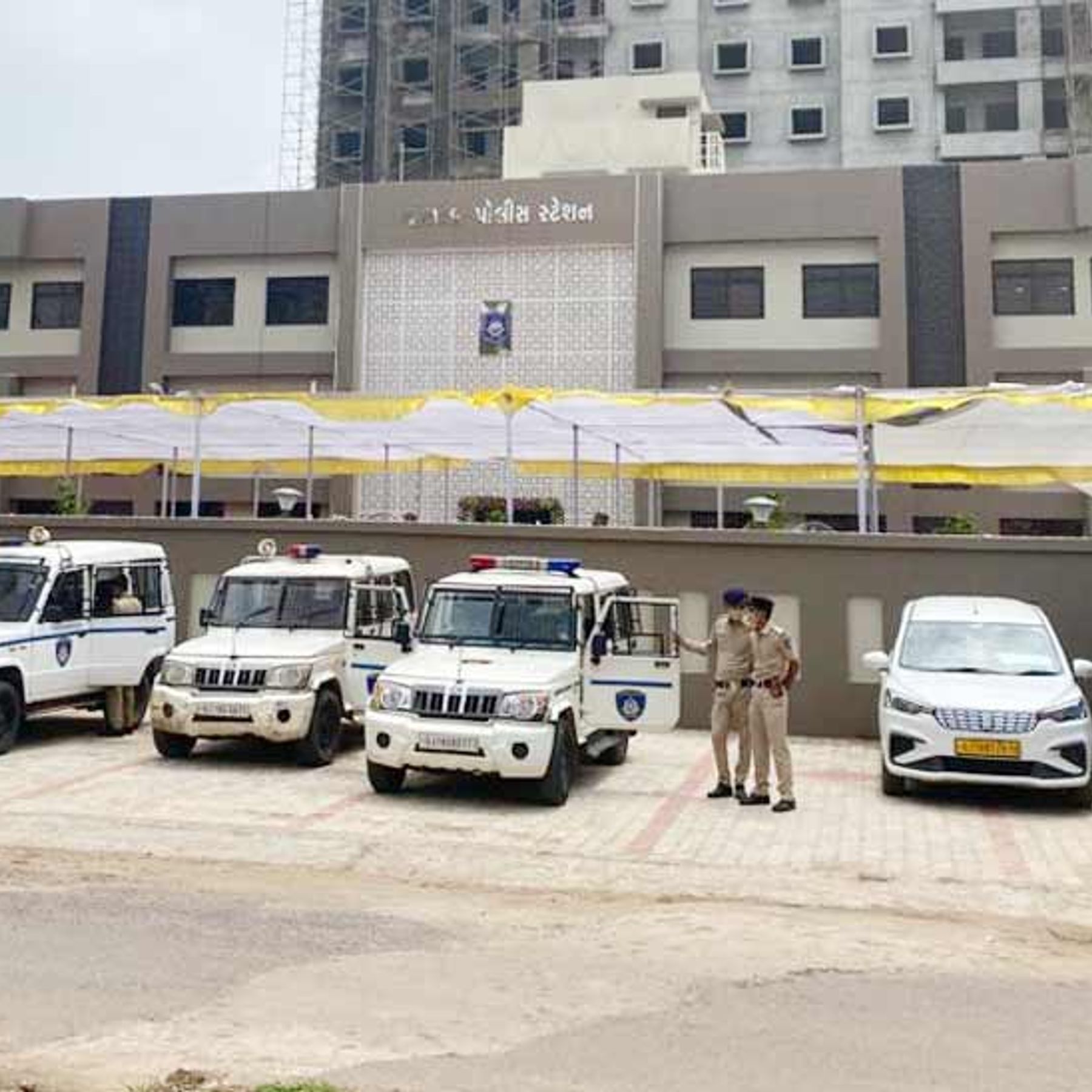 In Ahmedabad, Gathia extorted 2.50 lakhs from the girl by impersonating ...