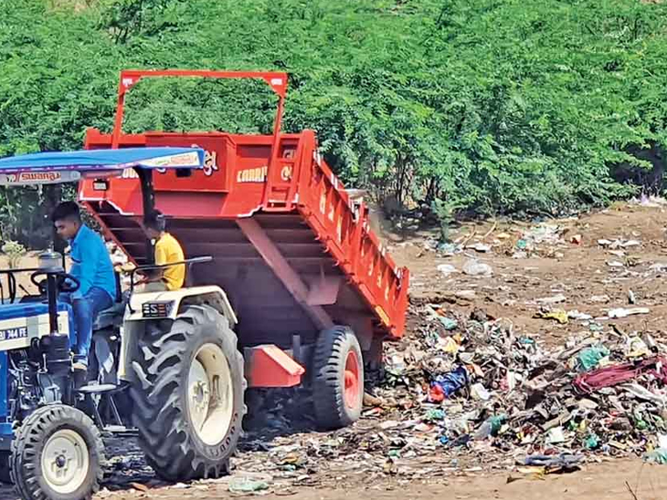 Naswadi Gr.Pt. The waste of the entire village is dumped in the Ashwin ...