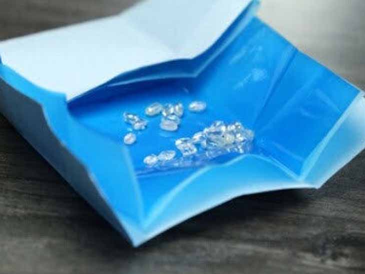 In Varachha, two diamond packets yielded gram dal and sand | ઠગાઇ ...