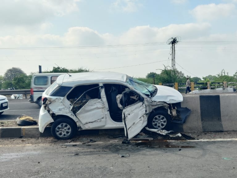 Accident between two wedding cars near Chordi village on Gondal-Jetpur ...