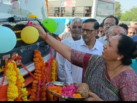 Five new buses launched at Anjar ST bus station, MLA Trikam Changa gave ...