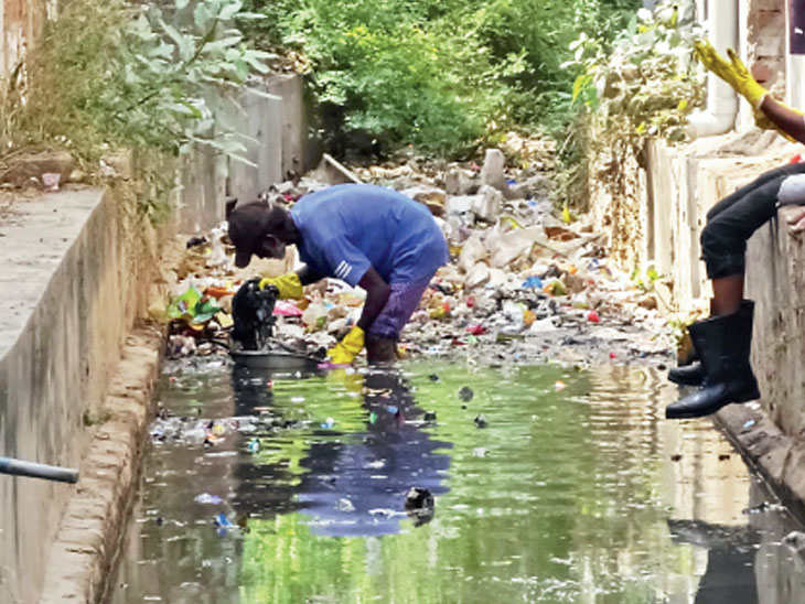 Gujarat ranks sixth in the country in death of workers during cleaning ...