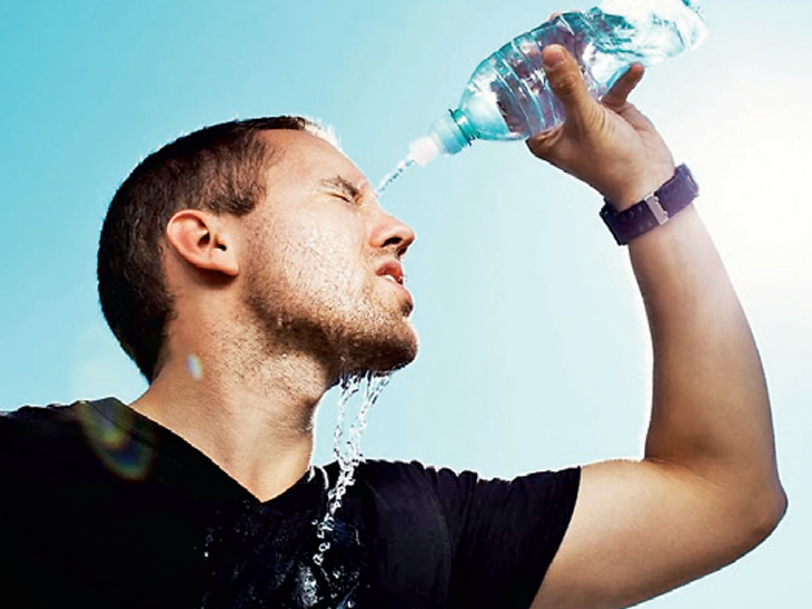 Summer, sweat and water; Whether water contains nutrients or not, water ...