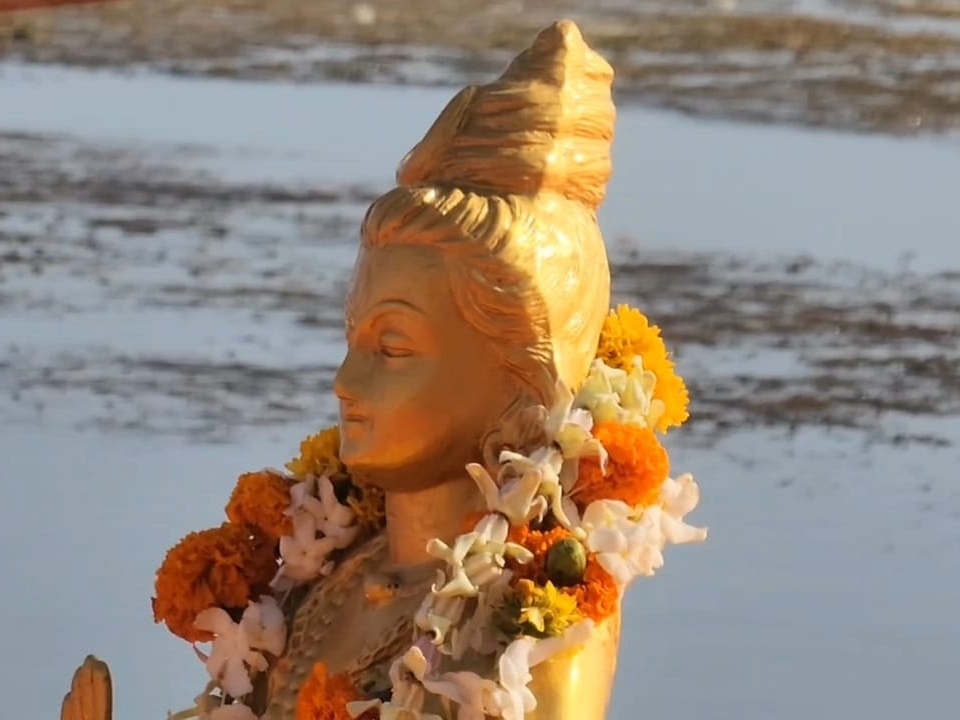 Ganga Mata Avatharan Pooja performed at Triveni Sangam by Somnath Trust ...