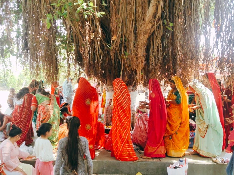 Married women worshiped and circumambulated the banyan tree at the ...