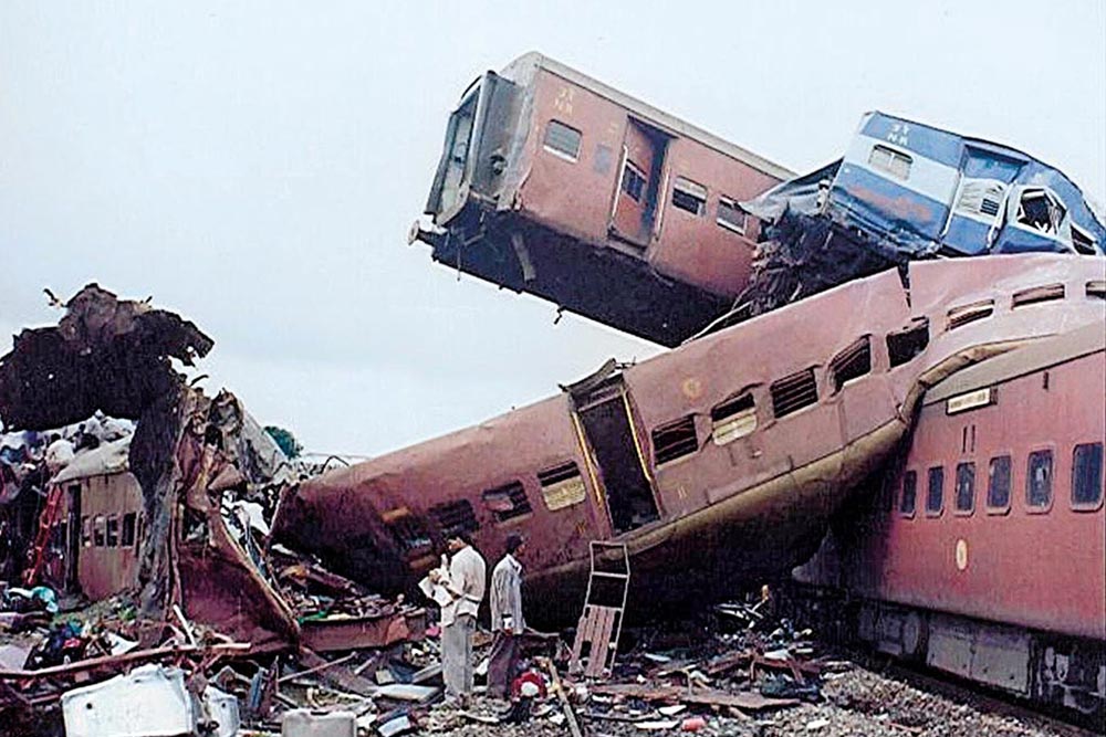 350 people were killed when the Kalindi and Purushottam Express ...