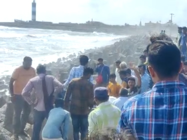 A young man drowned while taking a bath in the stormy sea from Gomti ...