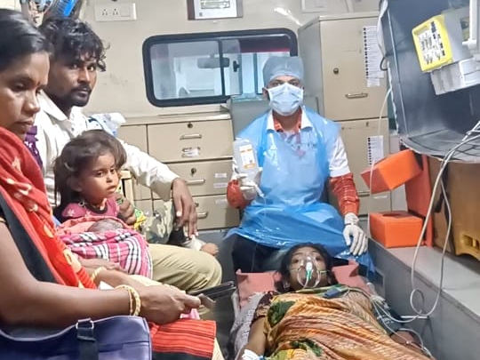 EMT and Pilot of Dhrangadhra 108 Ambulance Delivered on Highway in ...