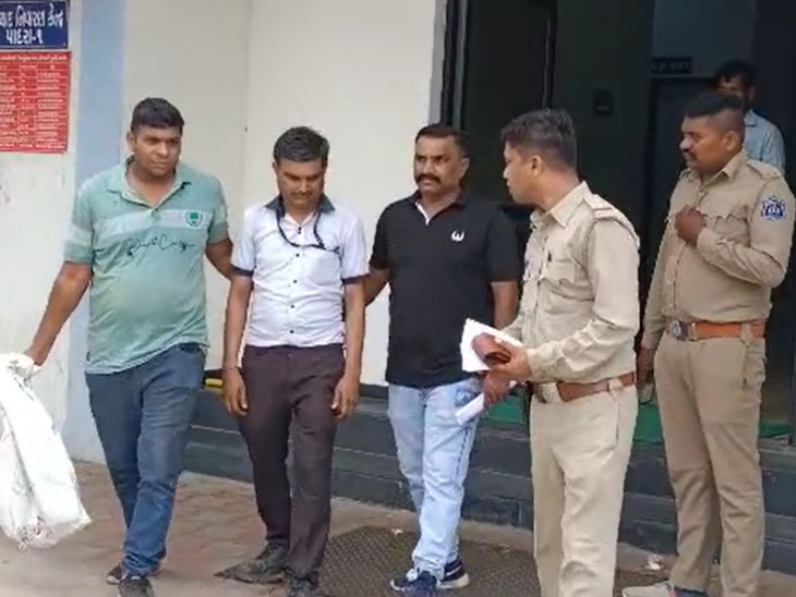 MGVCL office in Padra pours over liquor, employee caught; Two ...