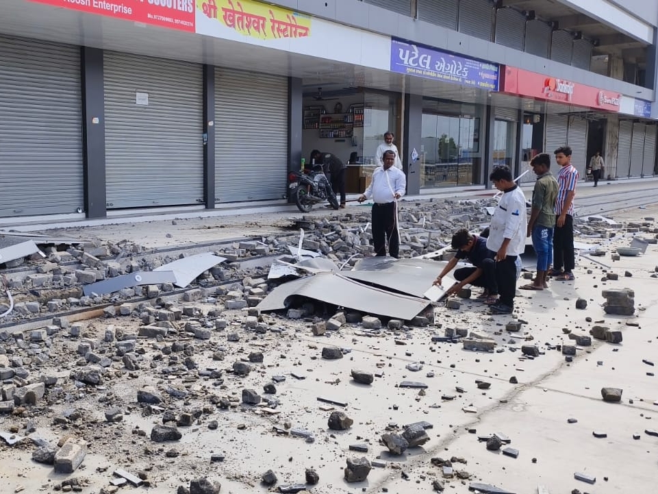 Strong winds downed 20 trees in city and village; The wall of the ...