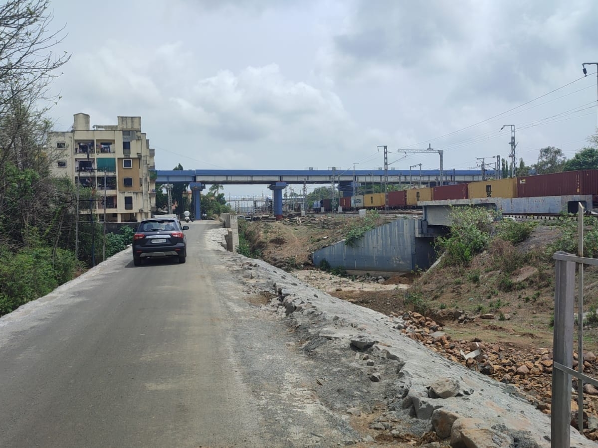 The work of the newly constructed road on the Tum bank of Umarga is ...