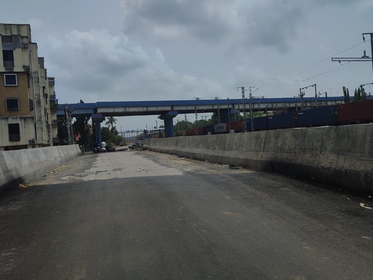 The work of the newly constructed road on the Tum bank of Umarga is ...