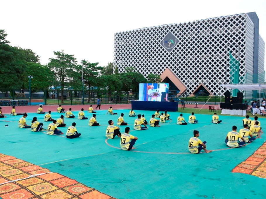 Yoga Day was celebrated at district level in Nadiad, more than 15 ...