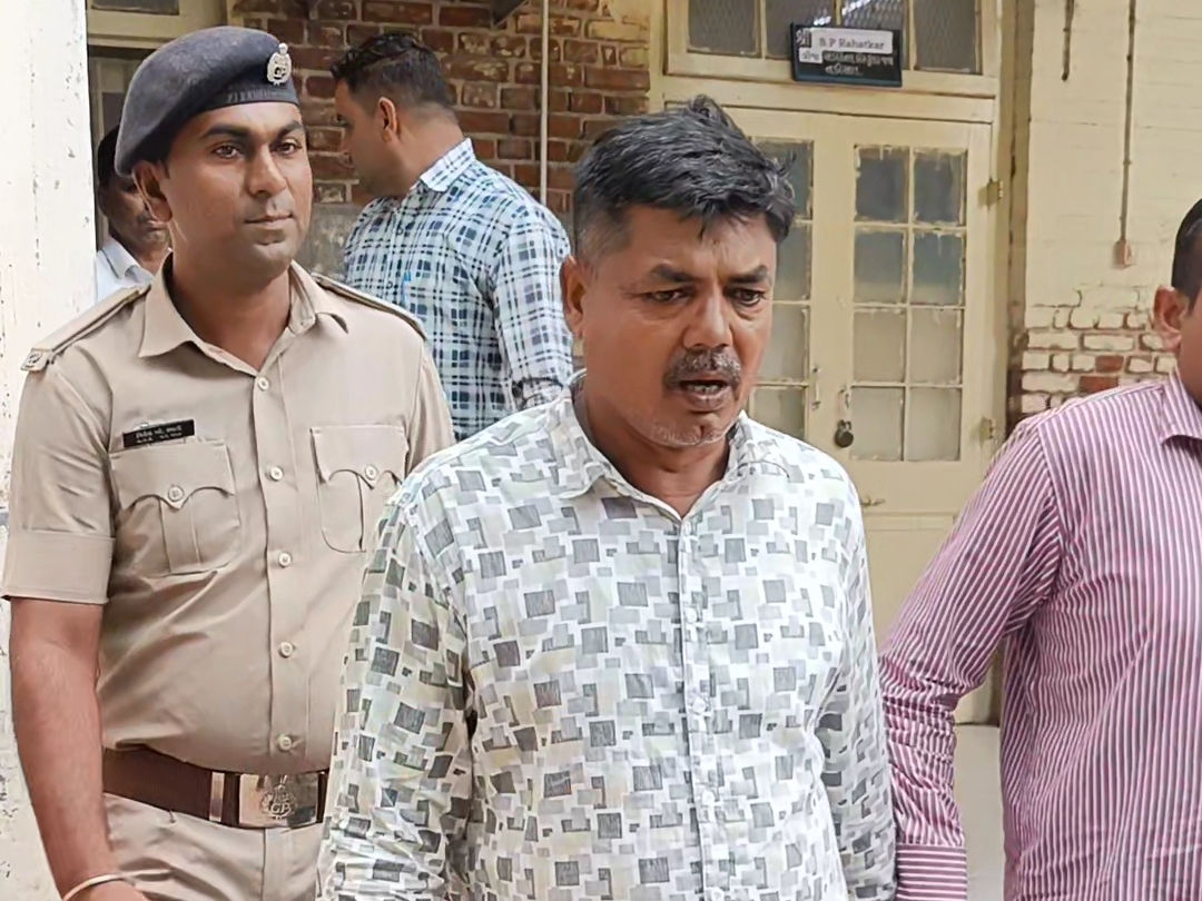 The Nadiad Court sentenced the 11 accused involved in the looting crime ...
