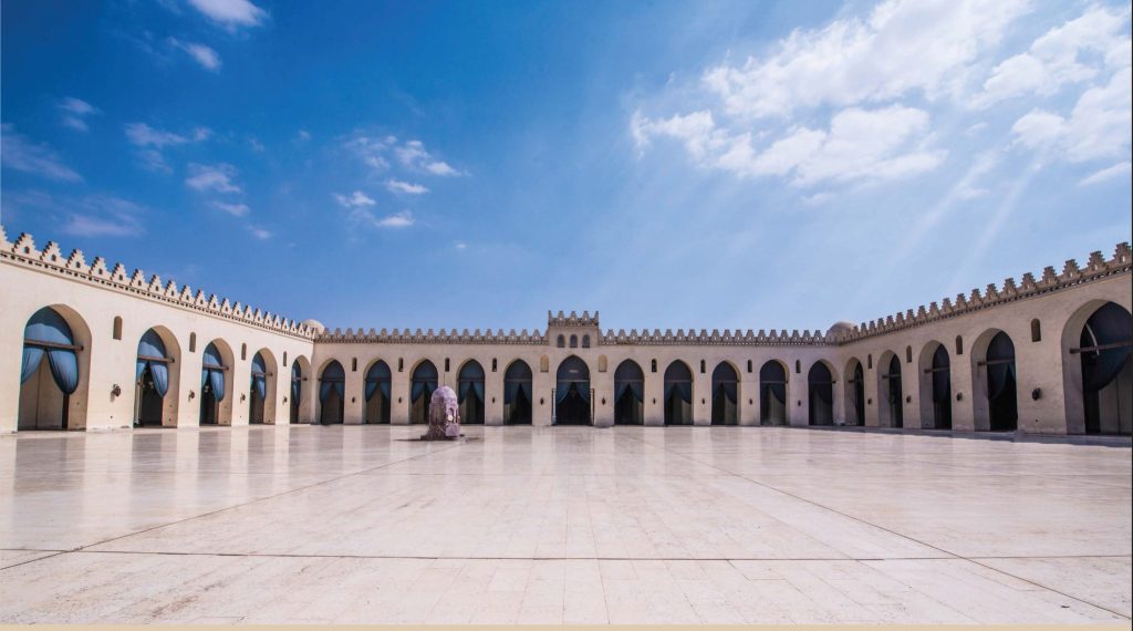 The largest mosque of the Dawoodi Bohra community in the city of Cairo ...