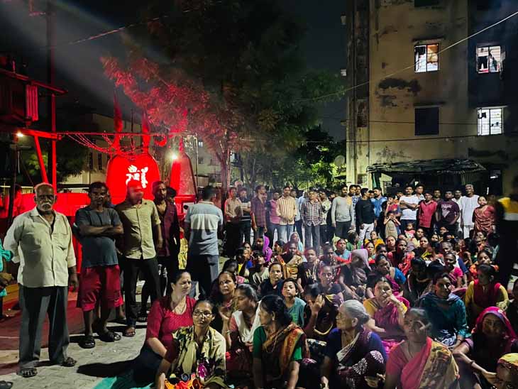 Slab bars of 44 houses of 11 towers rotted, people came out after ...