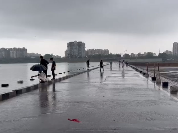 The causeway supplying water to the city of Surat was flooded by the ...